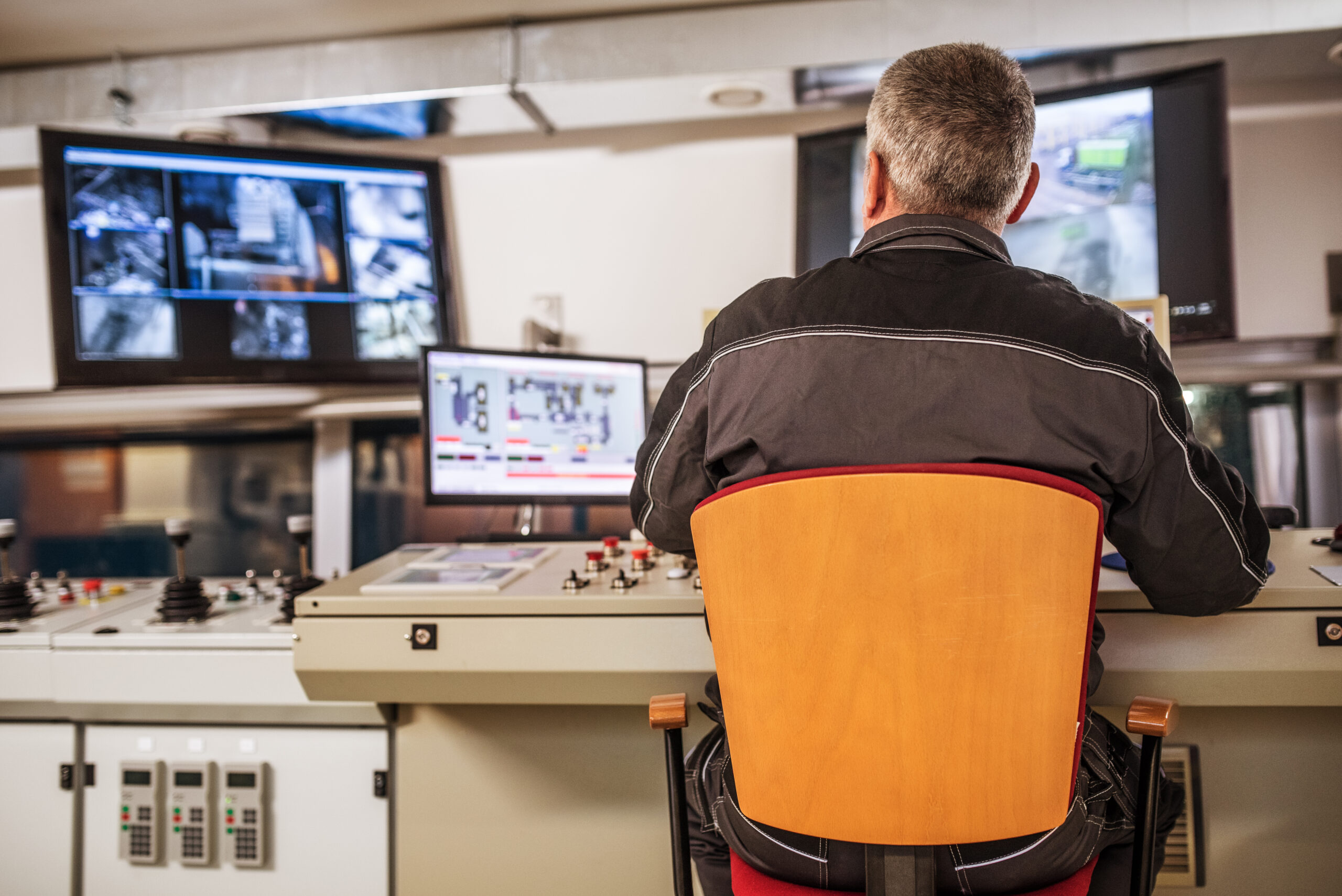 The Plant Manager - Central to Manufacturing | Process and Data Automation